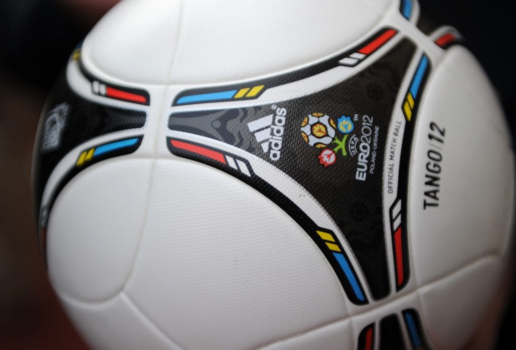 Euro 2012 Tango, il pallone ufficiale