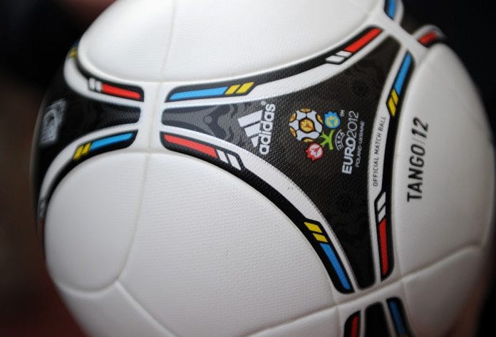 Euro 2012 Tango, il pallone ufficiale