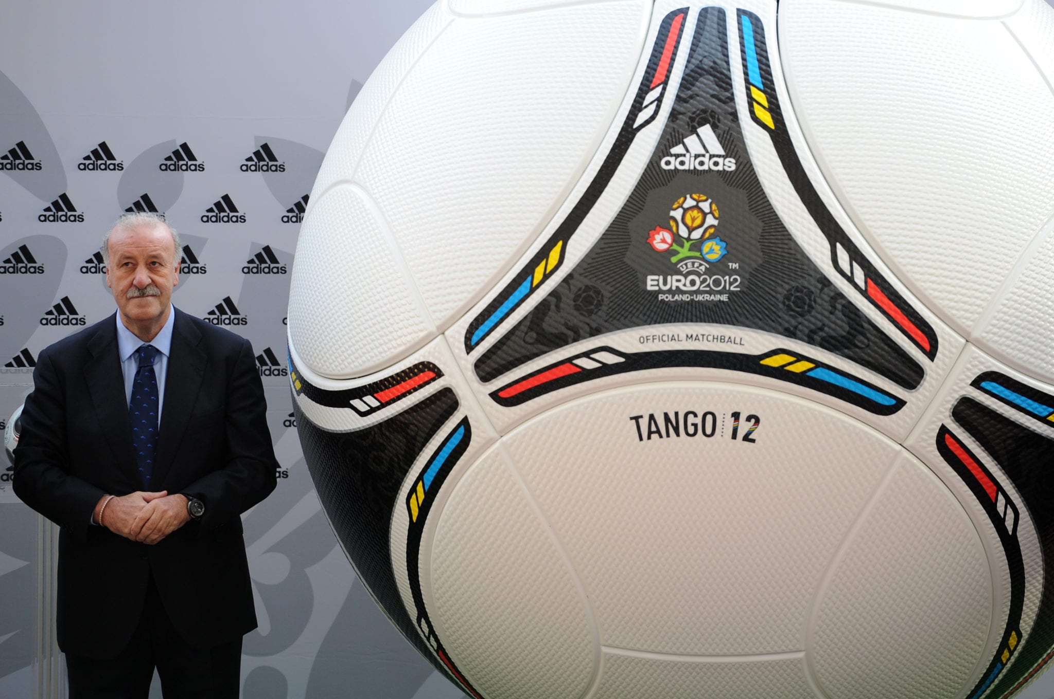 Euro 2012 Tango, il pallone ufficiale