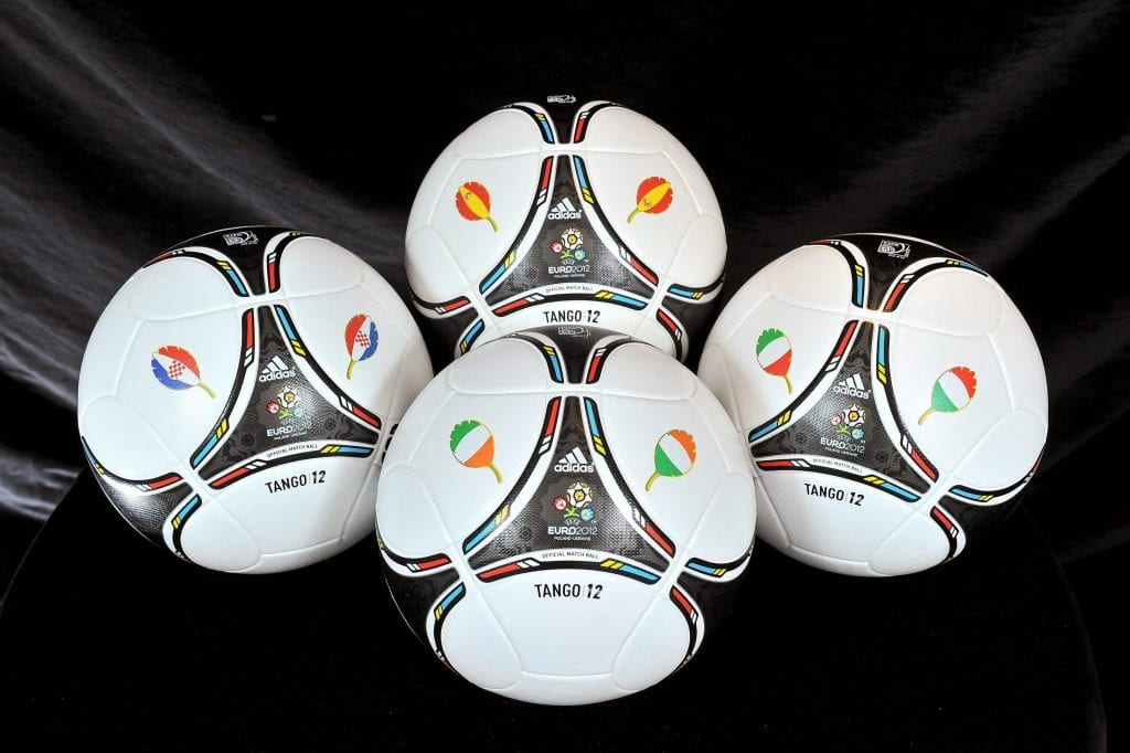 Euro 2012, i palloni Adidas Tango 12 personalizzati per Gruppi