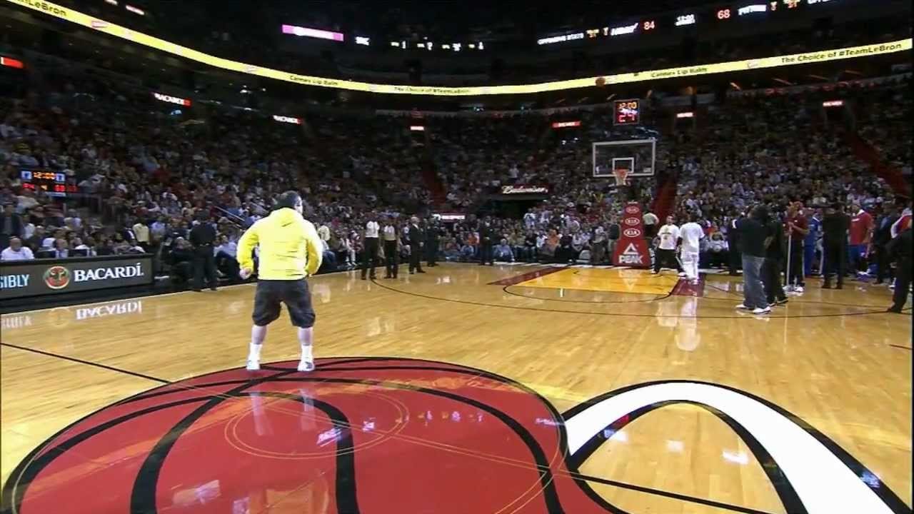 Michael Drysch, canestro da metà campo. Spettatore da 75mila dollari ...